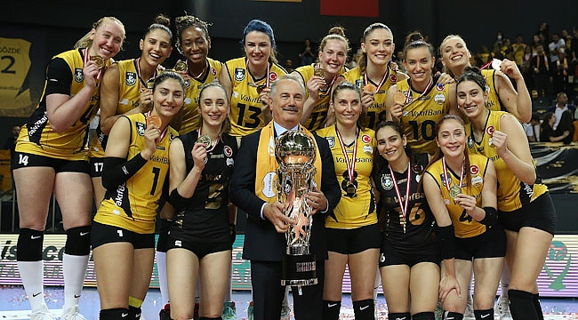 Üstünsalih: “Takımımız gururla izlediğimiz bir performans ortaya koydu ... Üstünsalih: “Takımımız gururla izlediğimiz bir performans ortaya koydu ...